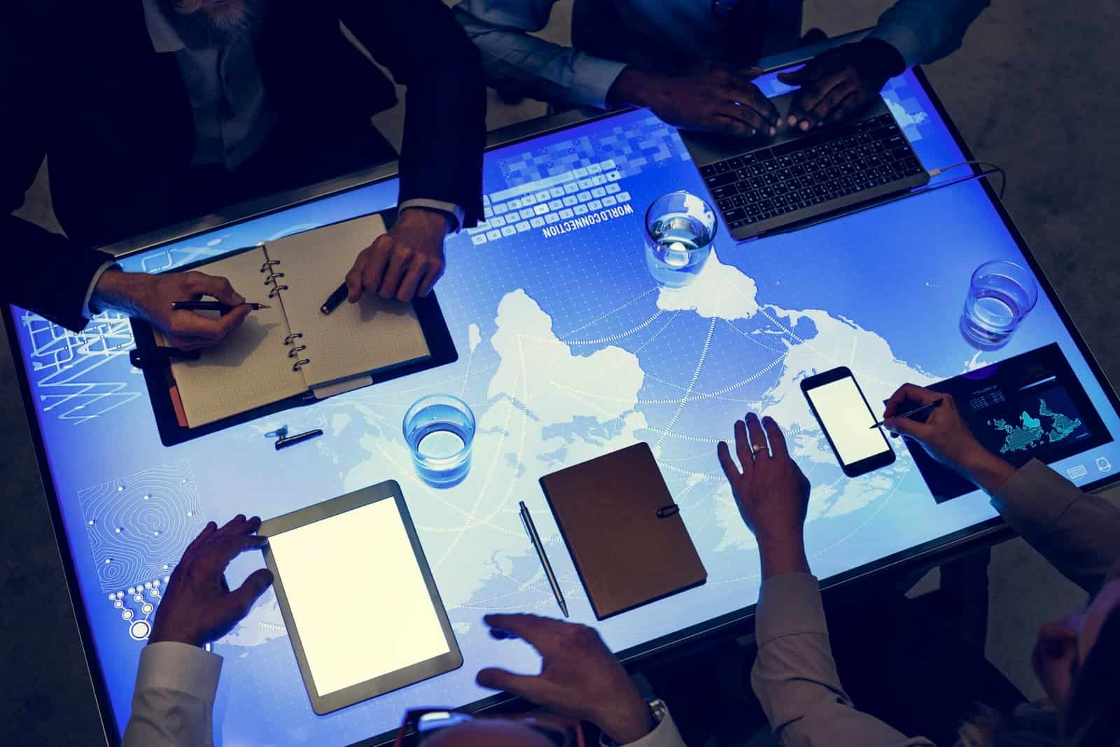 Microlab Thinking y la Evolución demográfica y los aspectos ...